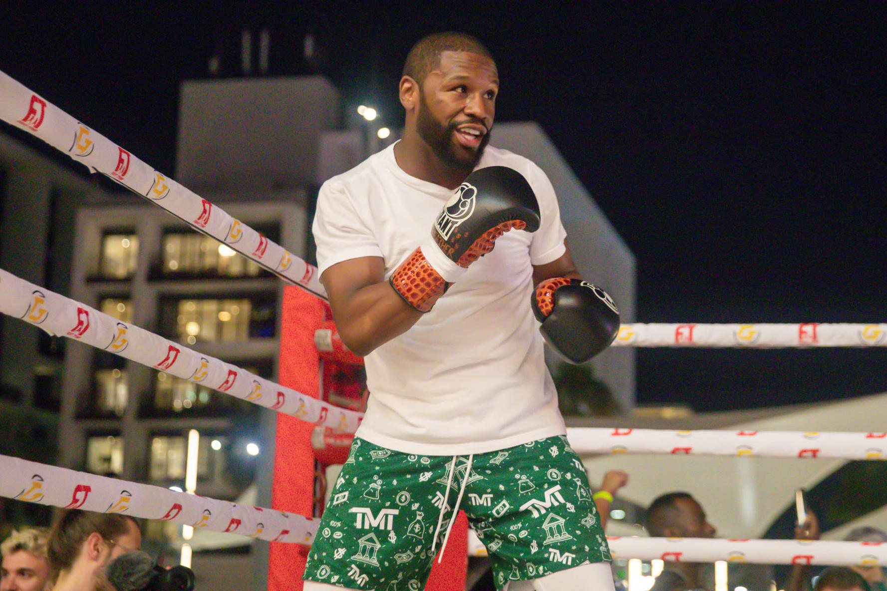 Флойд Мейвезер может провести выставочный бой против Майки Гарсии